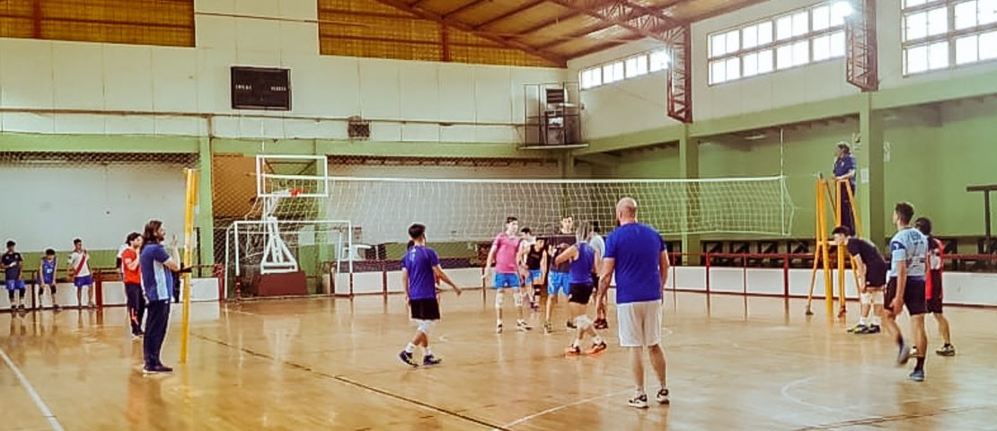 El primero del año, el seleccionado de Voley provincial se puso en ...